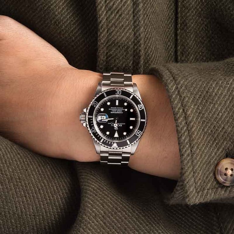 Buy Used Rolex Submariner 16610 | Bob's Watches - Sku: 180909